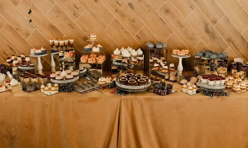 Complete Guide to Wedding Caterer - Looking To Eat